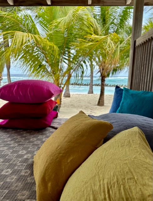 För att se våra varor, klicka på de 3 sträcken uppe till höger .. sedan ...